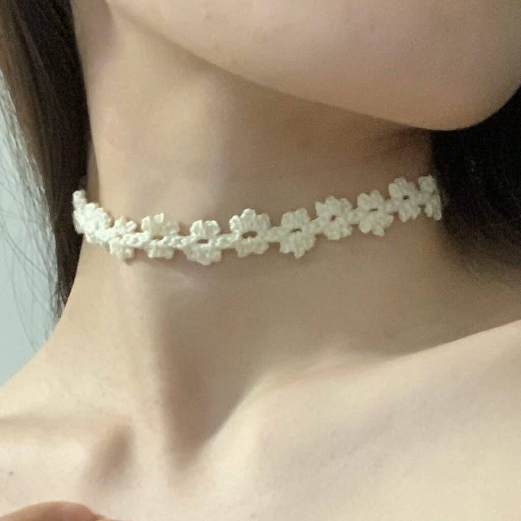 Crochet Dainty Flower Choker Necklace | Free Pattern & Tutorial