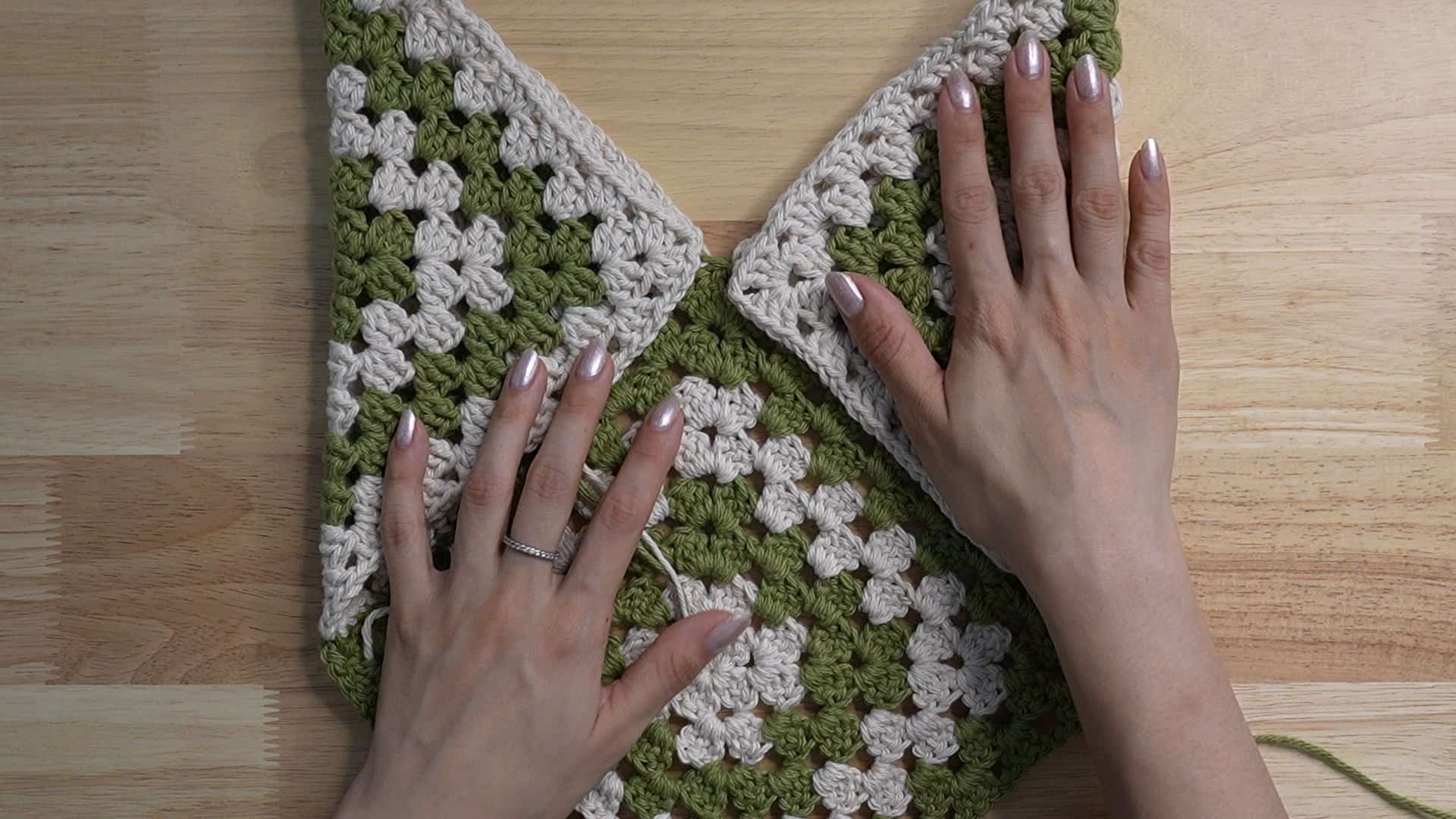 Granny Square Bag | Free Pattern & Video Tutorial